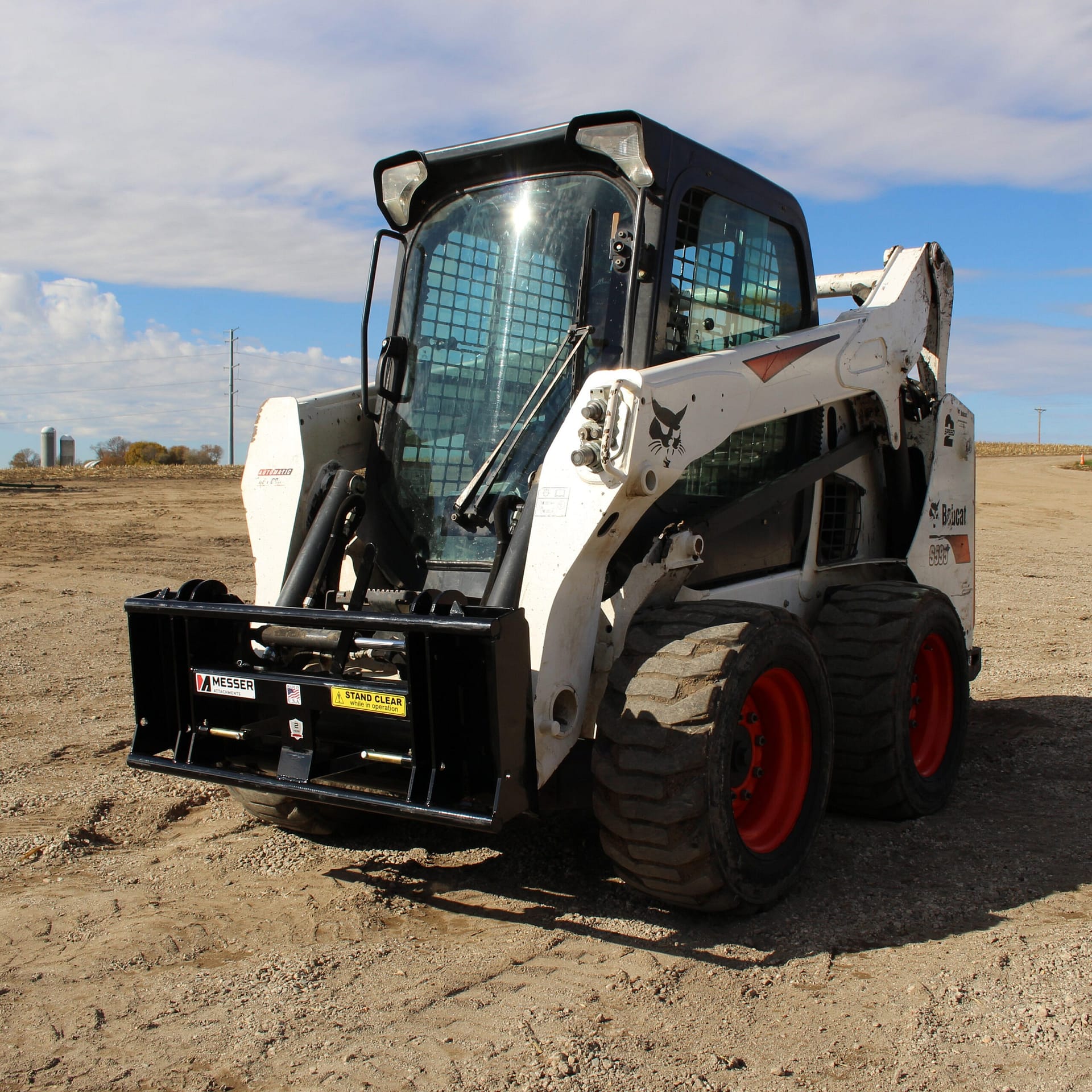 Male Global to universal skid loader adapter - Messer Attachments